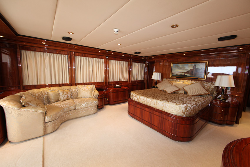 Master Cabin Image Gallery – Luxury Yacht Browser | by CHARTERWORLD ...