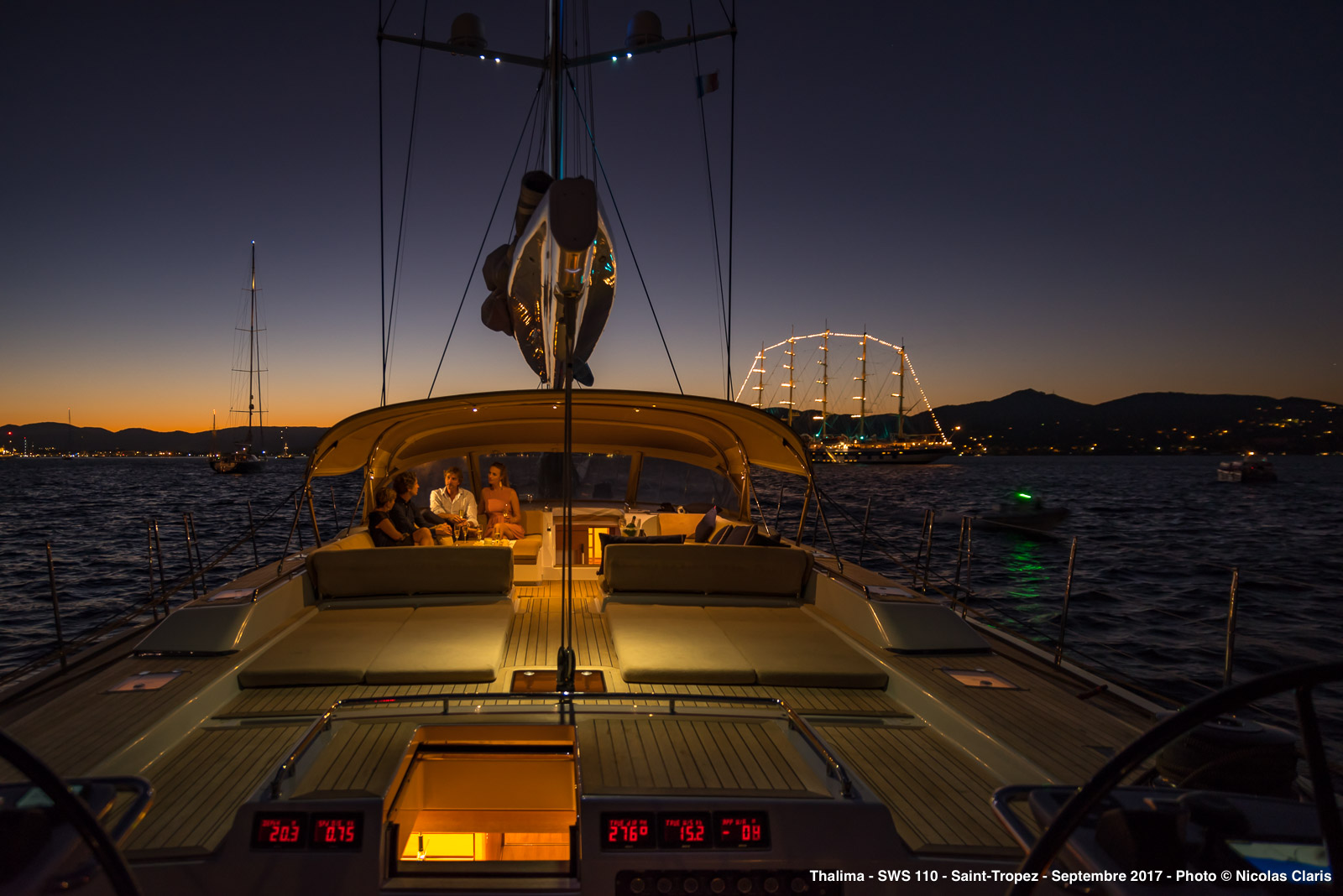 At Night Image Gallery - At Night - Exterior At Night – Luxury Yacht ...