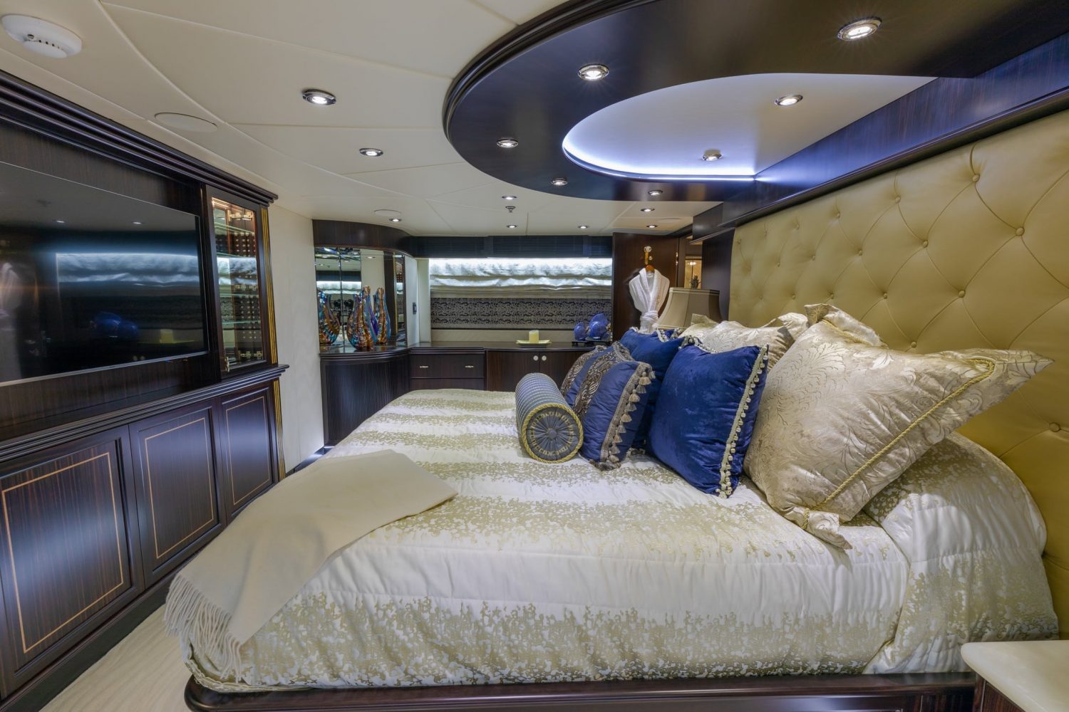 GRADE I - Master Stateroom – Luxury Yacht Browser | by CHARTERWORLD ...