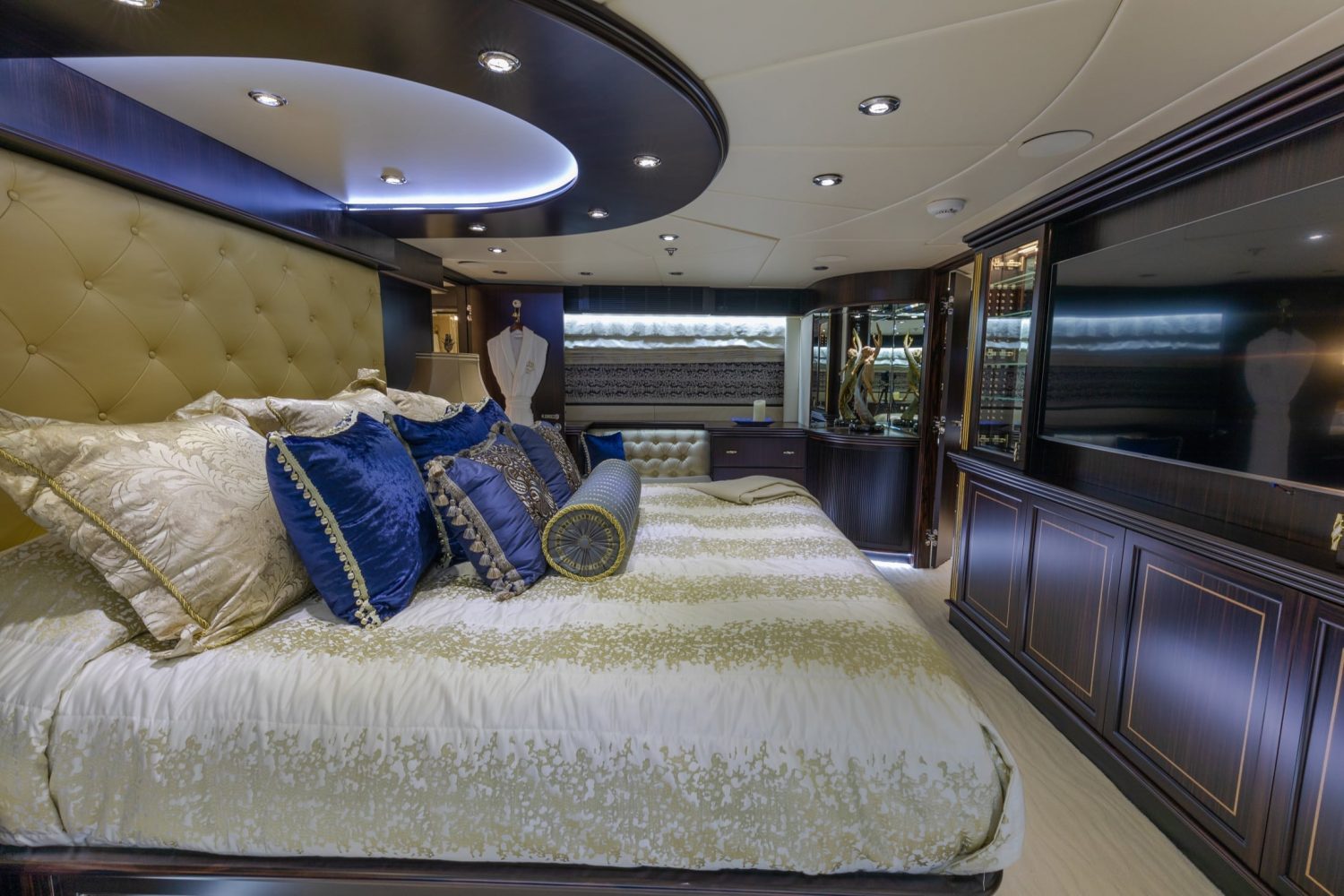 GRADE I - Master Stateroom – Luxury Yacht Browser | by CHARTERWORLD ...