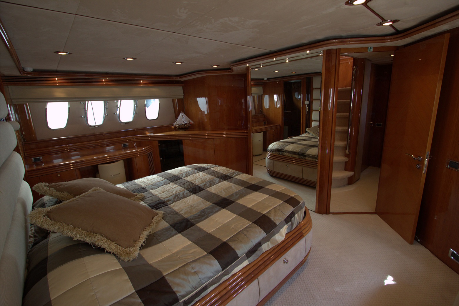 MI ALMA Yacht Charter Details, Sunseeker 105 | CHARTERWORLD Luxury ...