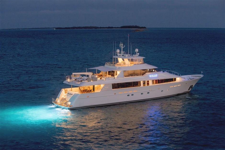 Night Image Gallery – Luxury Yacht Browser | by CHARTERWORLD Superyacht ...