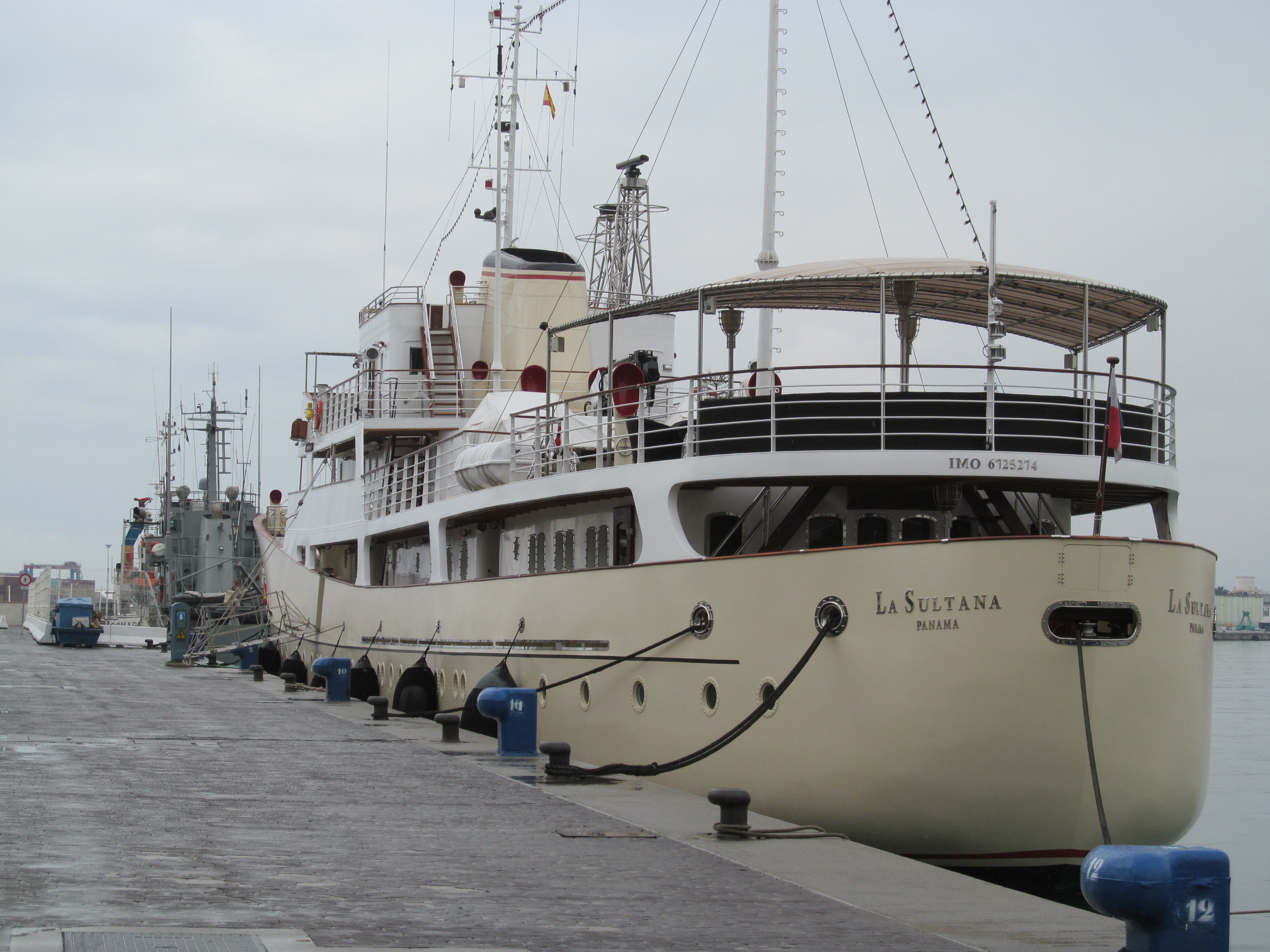 LA SULTANA Yacht Charter Details, Georgi Dimitrov | CHARTERWORLD Luxury Superyachts