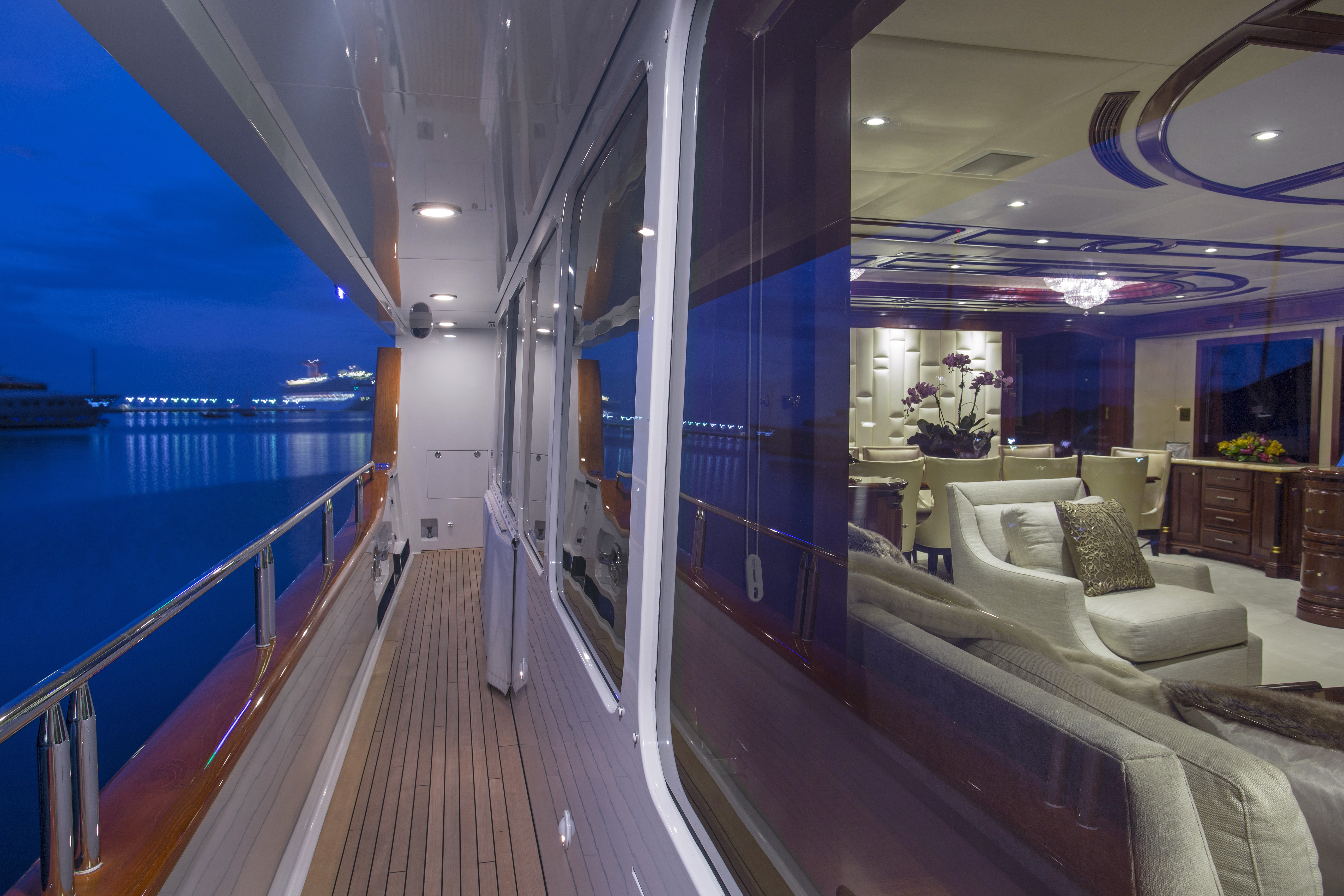 Main Deck Image Gallery - Main Deck Ga - Owner Bathroom On The Main ...