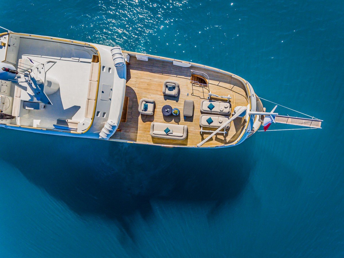 TO JE TO Yacht Charter Details, Benetti | CHARTERWORLD Luxury Superyachts