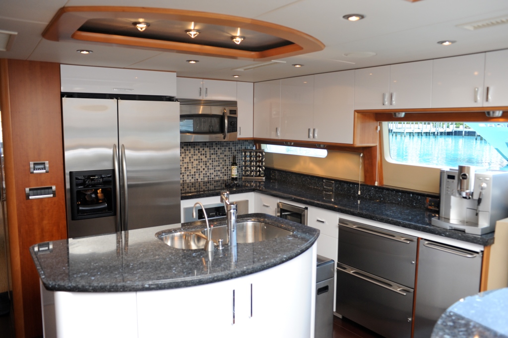 CHIP Yacht Charter Details, Lazzara 84 | CHARTERWORLD Luxury Superyachts