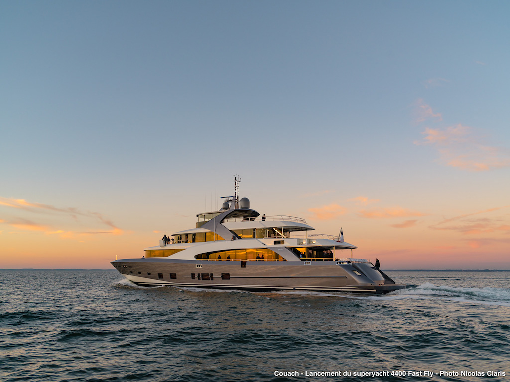Yacht Fast Fly 4400, Chantier Naval Couach | CHARTERWORLD Luxury ...