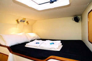 Scimitar 1010 Yacht Charter Details, Scimitar 35ft power catamaran ...