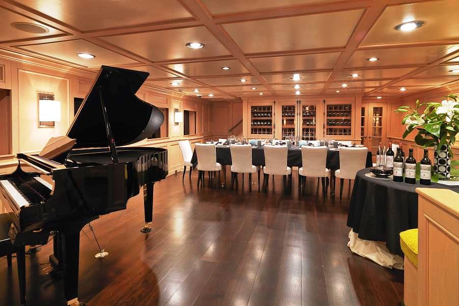 Explorer Superyacht VOYAGER (ex ABSINTHE) Salon - Photo Credit Thierry ...