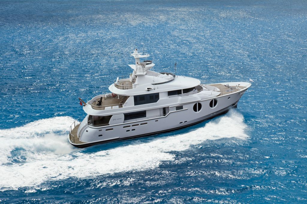 Horizon EP105 Motor Yacht Underway – A Long Range Explorer — Yacht ...