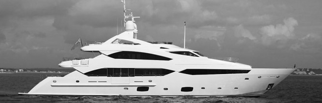 Sunseeker yacht 'Chiqui' - sistership pictured with white hull — Yacht ...