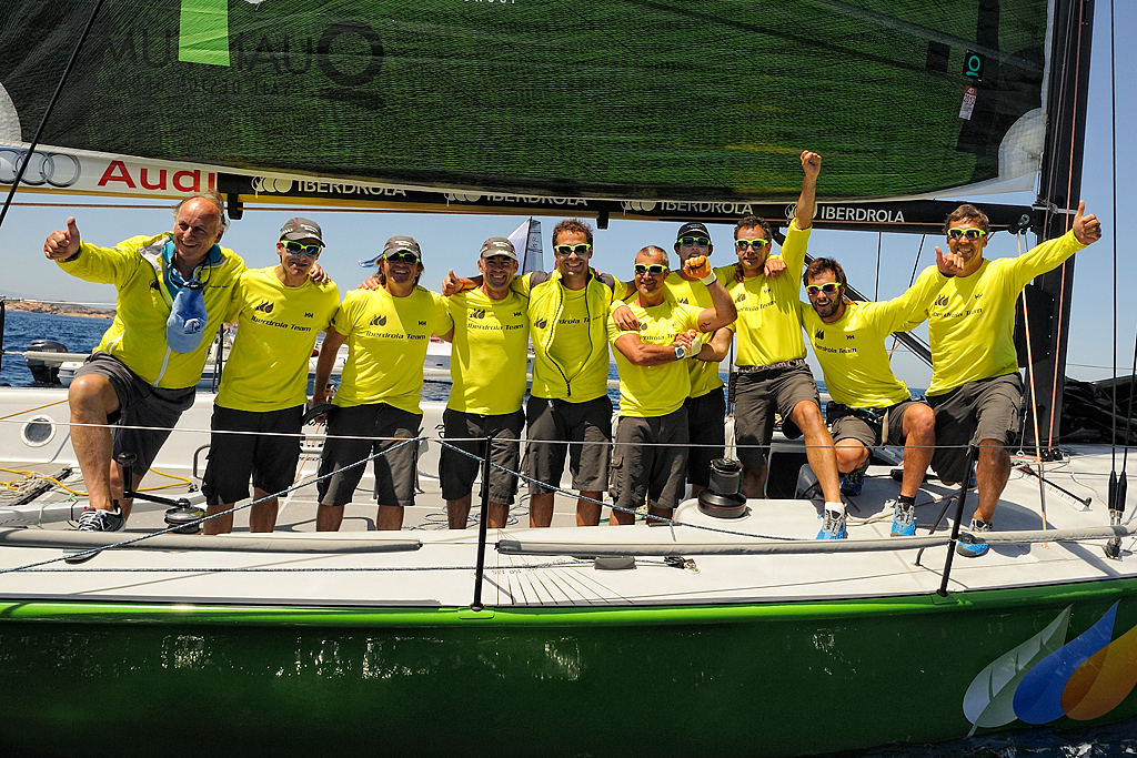 Soto 40 - Iberdrola Team ©Alessandro Spiga:YCCS — Yacht Charter ...