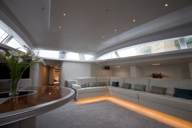 ICAP Leopard superyacht - Interior by Design Unlimited — Yacht Charter ...