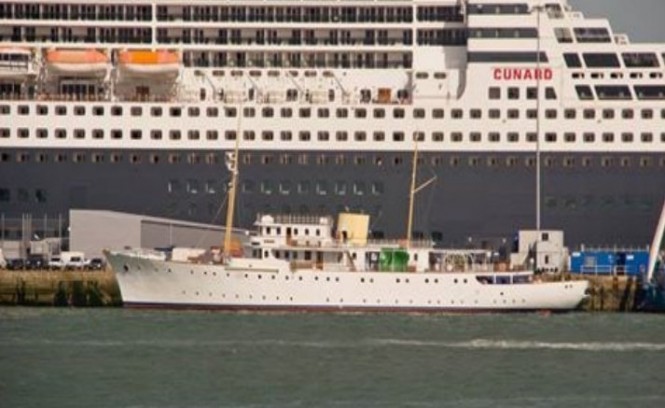 Classic yacht Shemara berthed in Southampton with one of the Cunard’s ...
