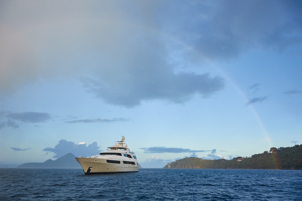 VICTORIA DEL MAR - Photo by David Churchill — Yacht Charter ...