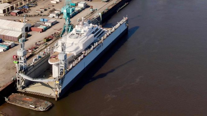 Photos & Video: 104m mega yacht QUANTUM BLUE at Lurssen for servicing ...