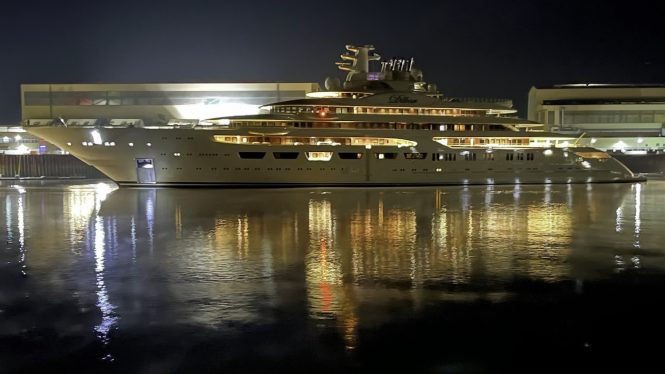 In Video: 156m mega yacht DILBAR docked at Lurssen — Yacht Charter ...