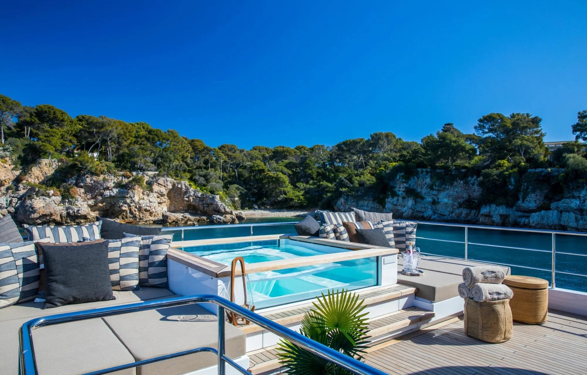 Sun deck jacuzzi detail ©StuartPearce — Yacht Charter & Superyacht News