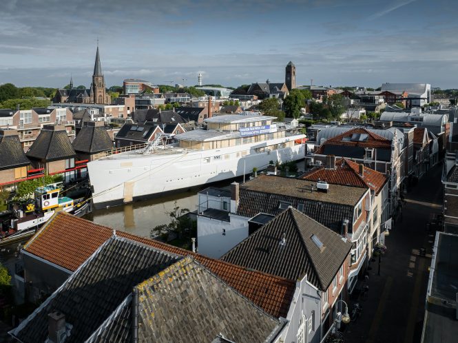 76M mega yacht Project 825 by Feadship moved to Kaag for outfitting ...